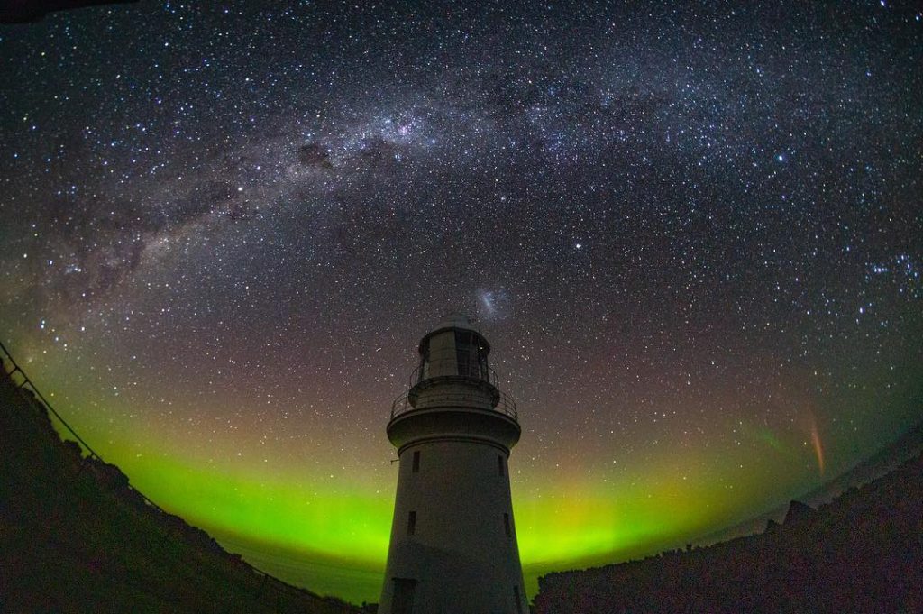 Tasmania lighthouse keepers swap reality for slow living on a remote island